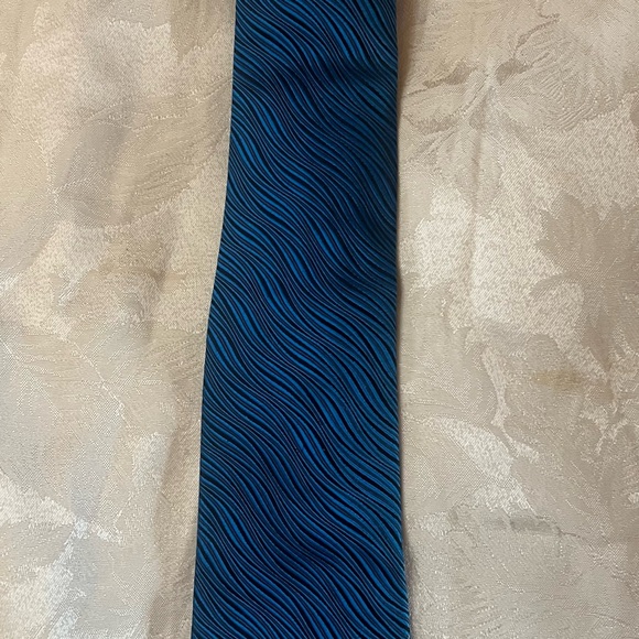 Gucci | Accessories | Gucci Mens Tie In Deep Blue With Wave ...